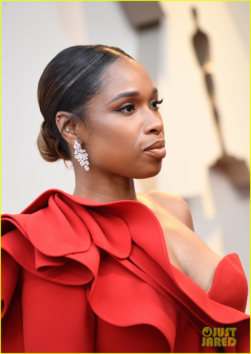 Jennifer Hudson Gets Glam on the Red Carpet at Oscars 2019: Photo ...
