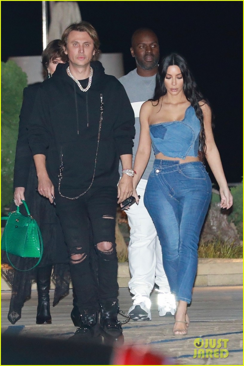Kourtney Kardashian, Scott Disick, & Kris Jenner Step Out for Jonathan ...
