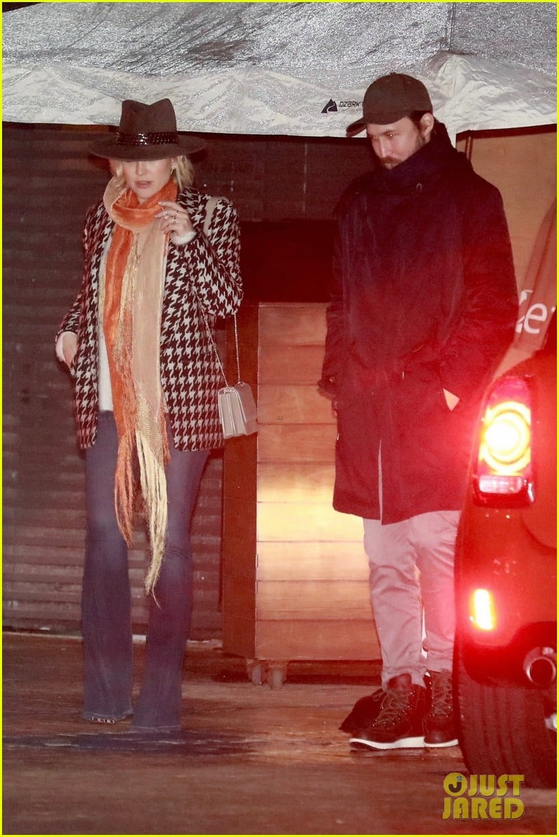 Kate Hudson & Danny Fujikawa Grab Dinner in Malibu: Photo 4222140 ...