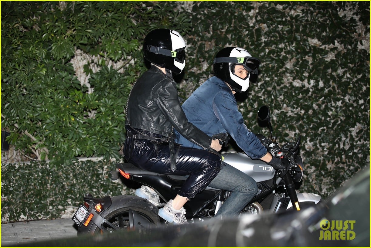 Katy Perry & Orlando Bloom Arrive on Motorcycle for Jennifer Aniston's ...