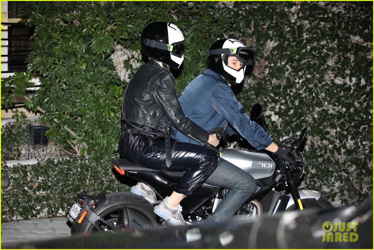 Katy Perry & Orlando Bloom Arrive on Motorcycle for Jennifer Aniston's ...