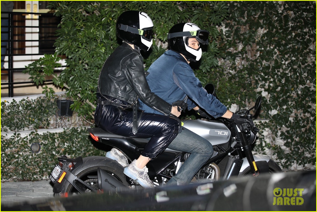 Katy Perry & Orlando Bloom Arrive on Motorcycle for Jennifer Aniston's ...