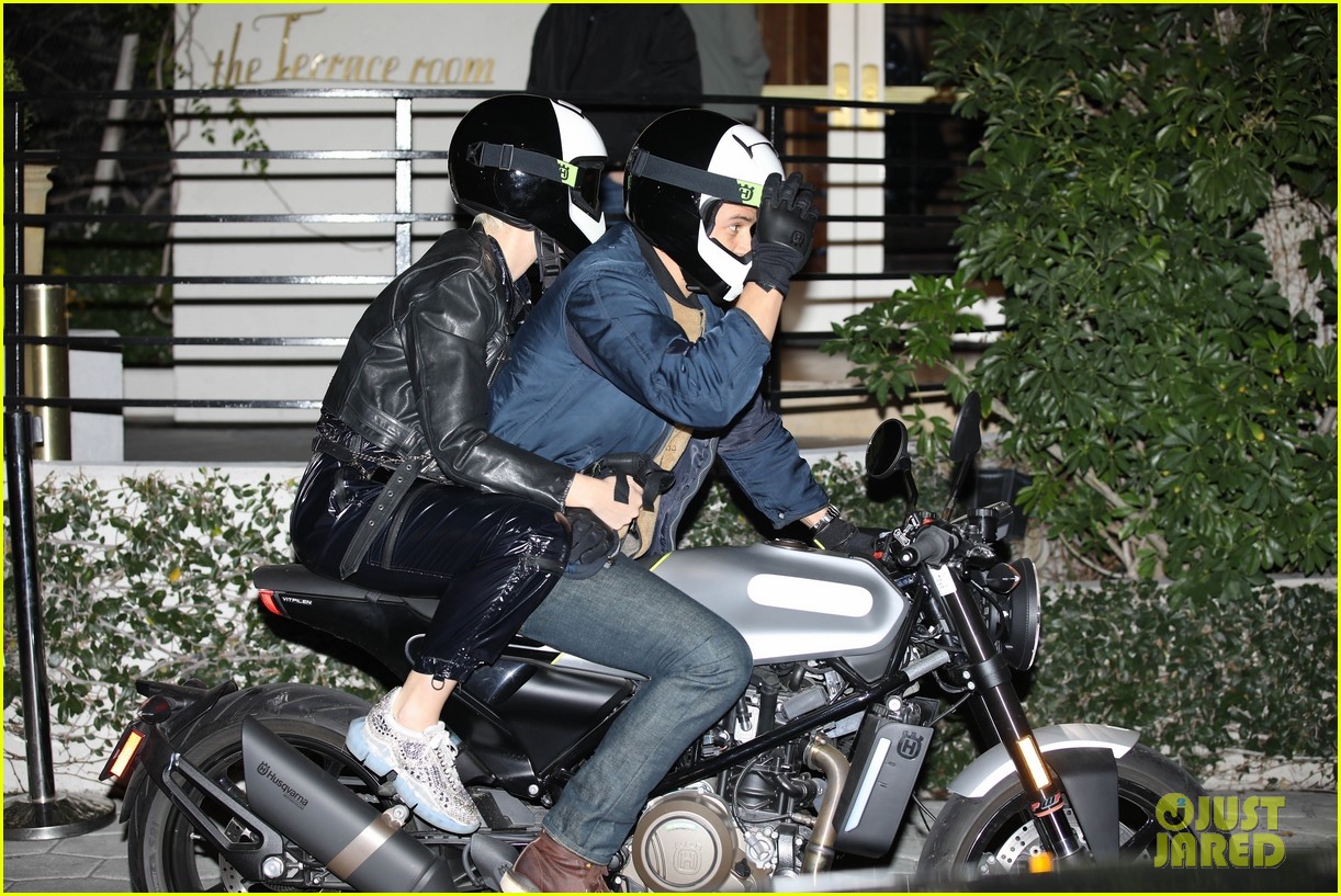 Katy Perry & Orlando Bloom Arrive on Motorcycle for Jennifer Aniston's ...