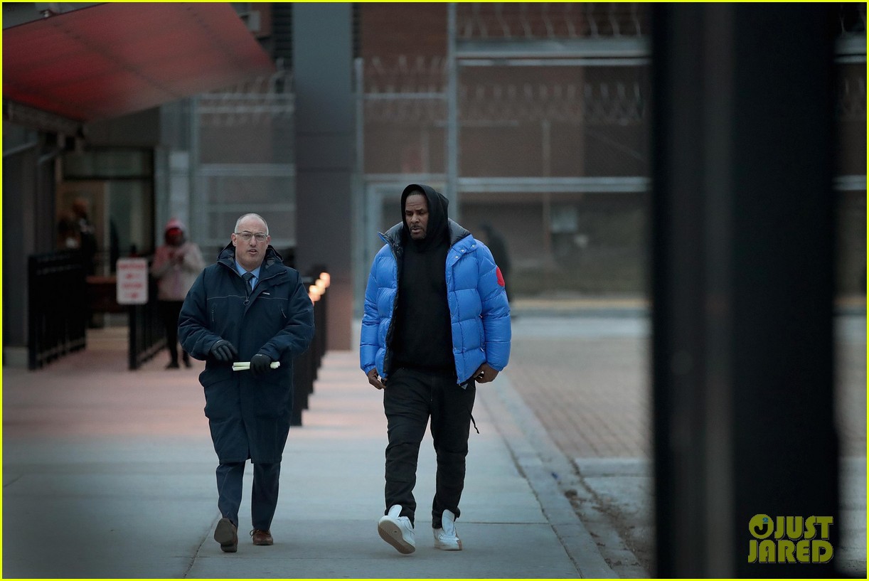 R. Kelly Released From Jail After Posting $100 Thousand Bail: Photo ...