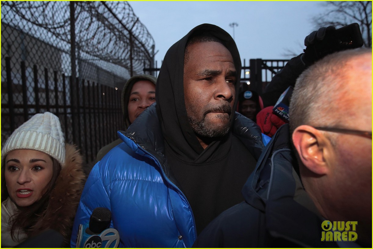 R. Kelly Released From Jail After Posting $100 Thousand Bail: Photo ...