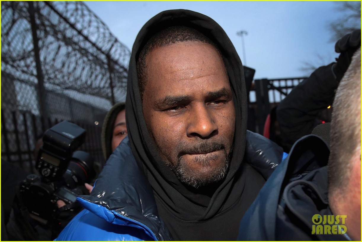 R. Kelly Released From Jail After Posting $100 Thousand Bail: Photo ...