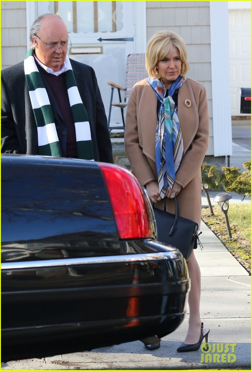 Sienna Miller Gets to Work on Roger Ailes Series with Russell Crowe ...