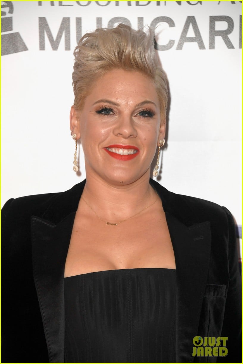 Pink Performs Dolly Parton's 'Jolene' at Pre-Grammys Event!: Photo ...