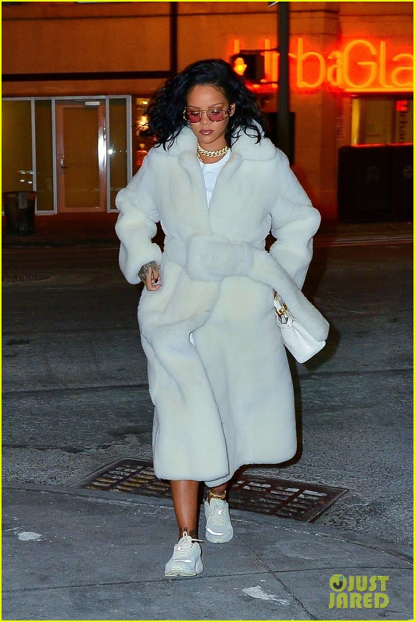 Rihanna Bundles Up in Fur Coat for Night Out in Chilly New York: Photo ...