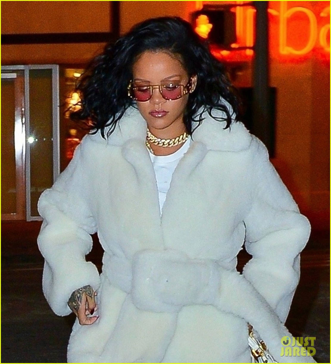 Rihanna Bundles Up in Fur Coat for Night Out in Chilly New York: Photo ...