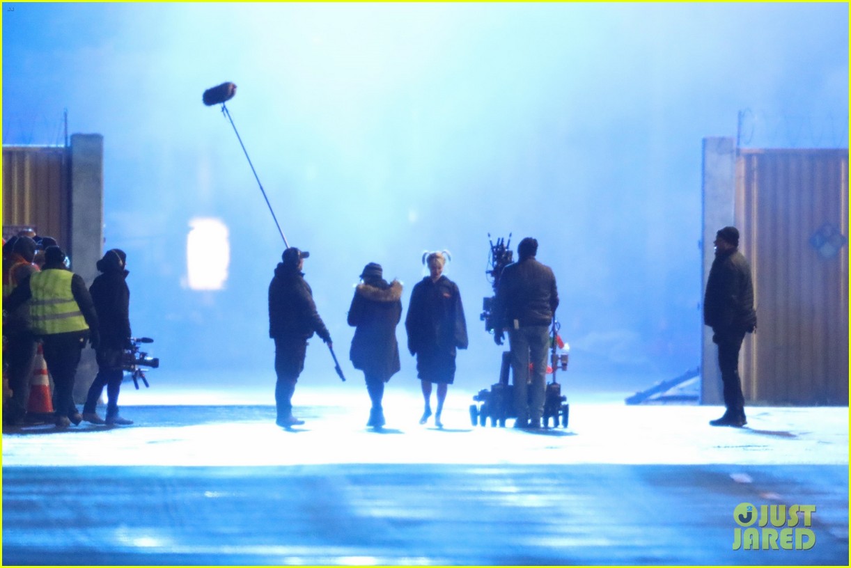 Margot Robbie Spends Another Night Filming Stunts for 'Birds of Prey ...