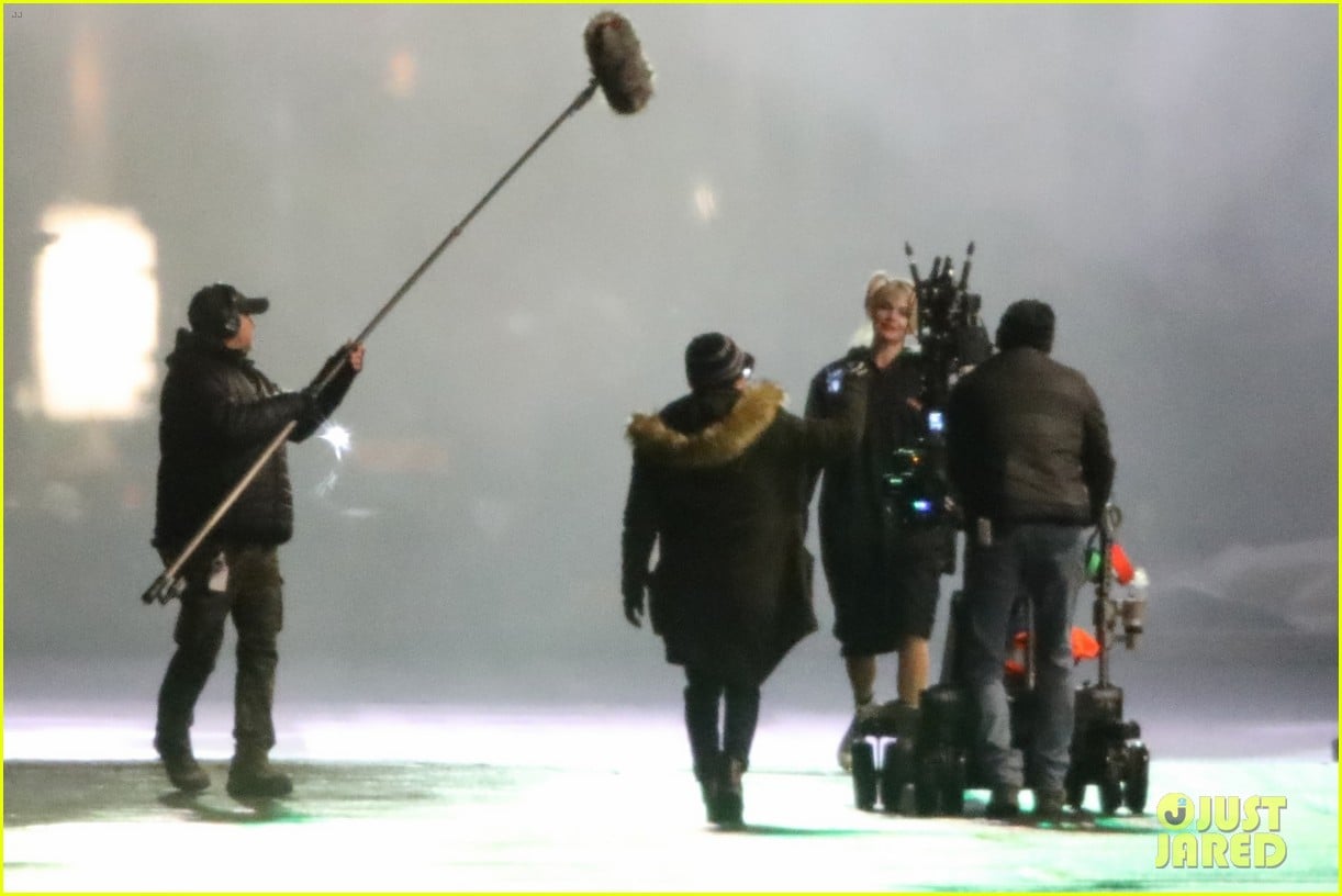 Margot Robbie Spends Another Night Filming Stunts for 'Birds of Prey ...