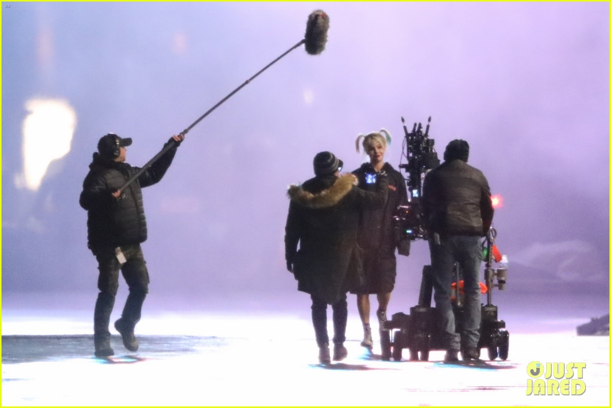 Margot Robbie Spends Another Night Filming Stunts for 'Birds of Prey ...