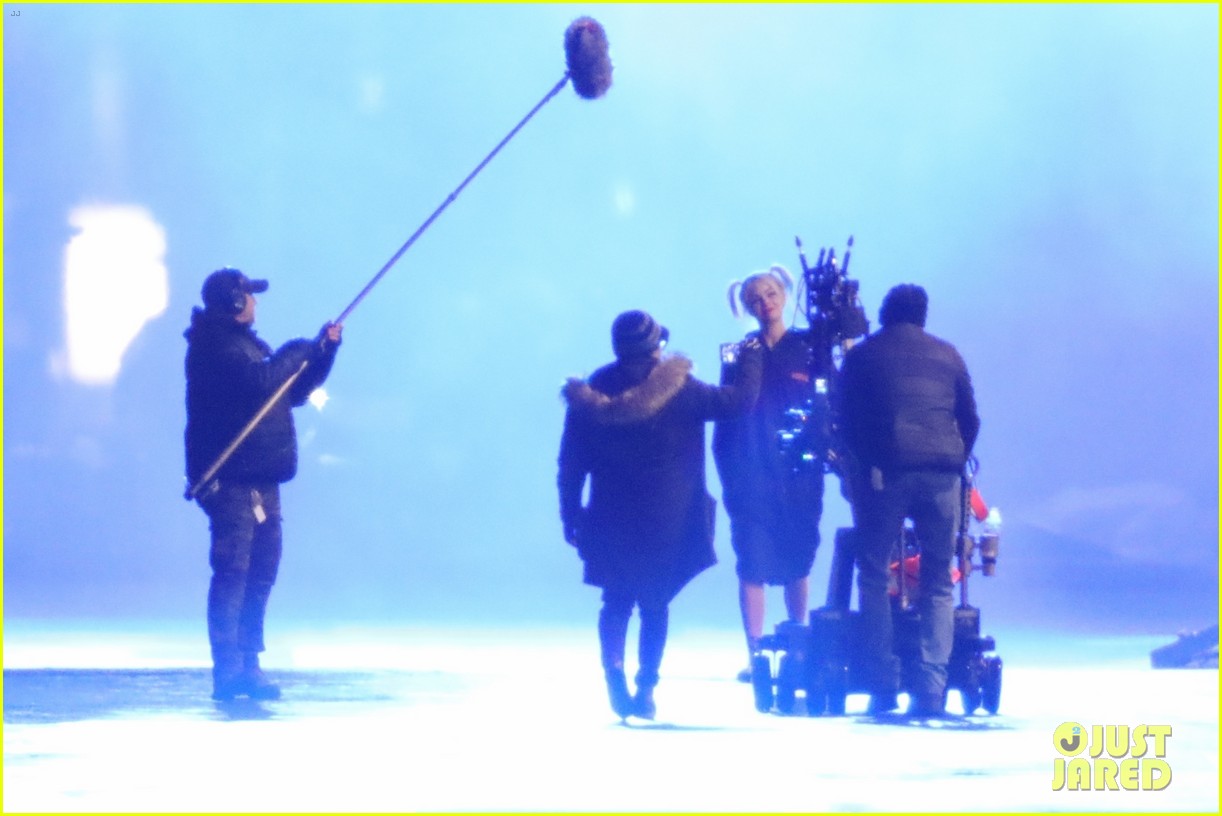 Margot Robbie Spends Another Night Filming Stunts for 'Birds of Prey ...