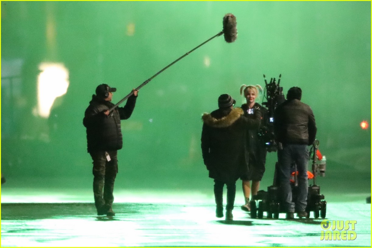 Margot Robbie Spends Another Night Filming Stunts for 'Birds of Prey ...