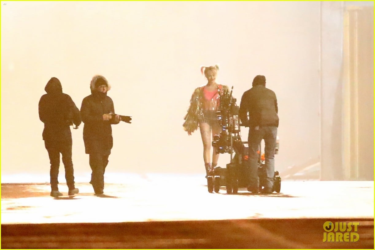 Margot Robbie Spends Another Night Filming Stunts for 'Birds of Prey ...