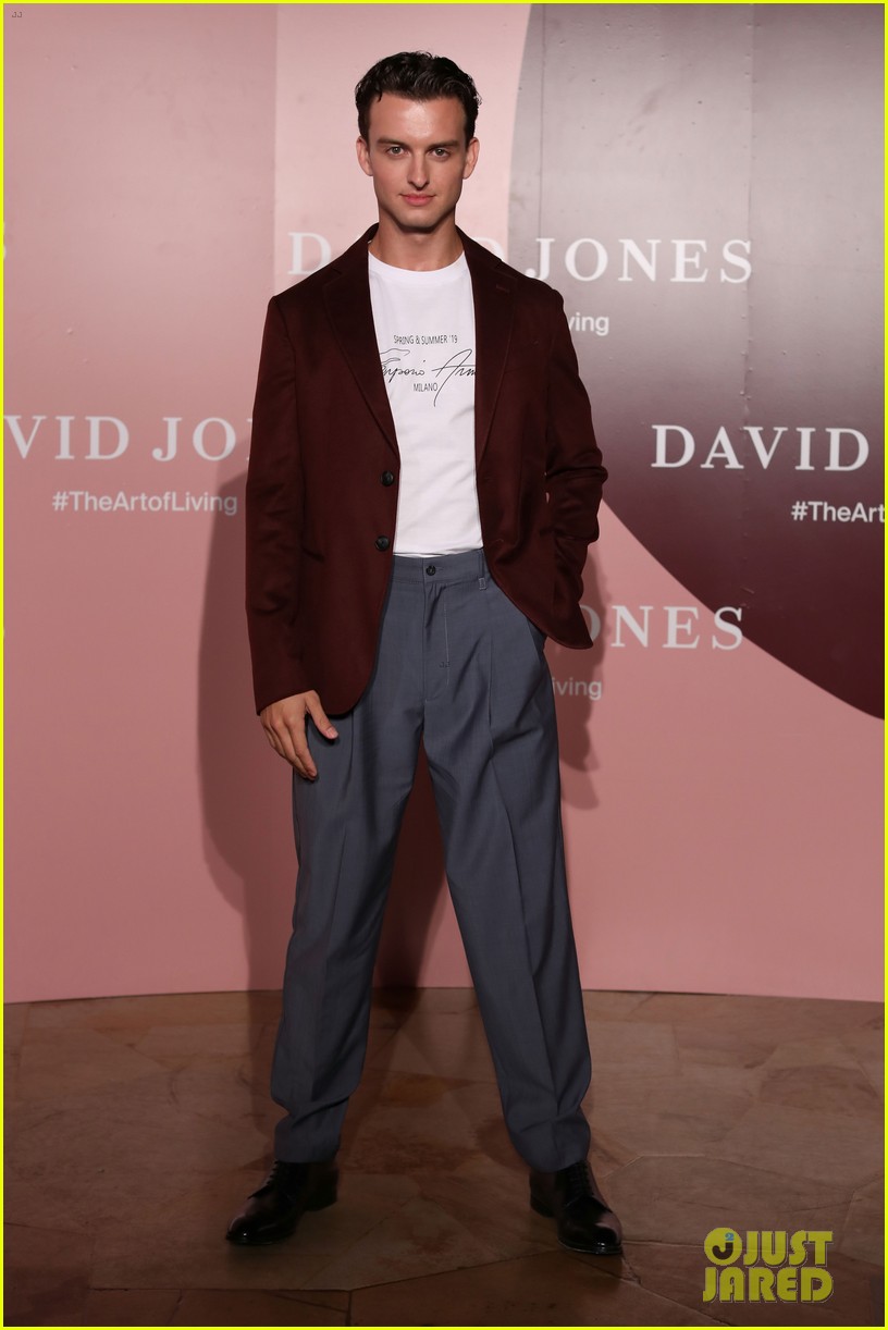 Margot Robbie's Hot Brother Cameron Makes Runway Debut!: Photo 4224413 ...