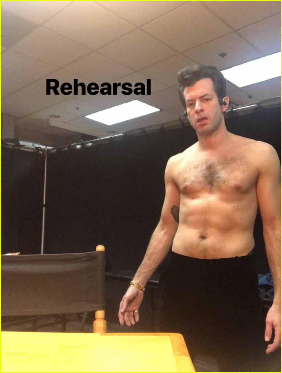 Mark Ronson Goes Shirtless, Bares Abs Before Grammys 2019!: Photo ...