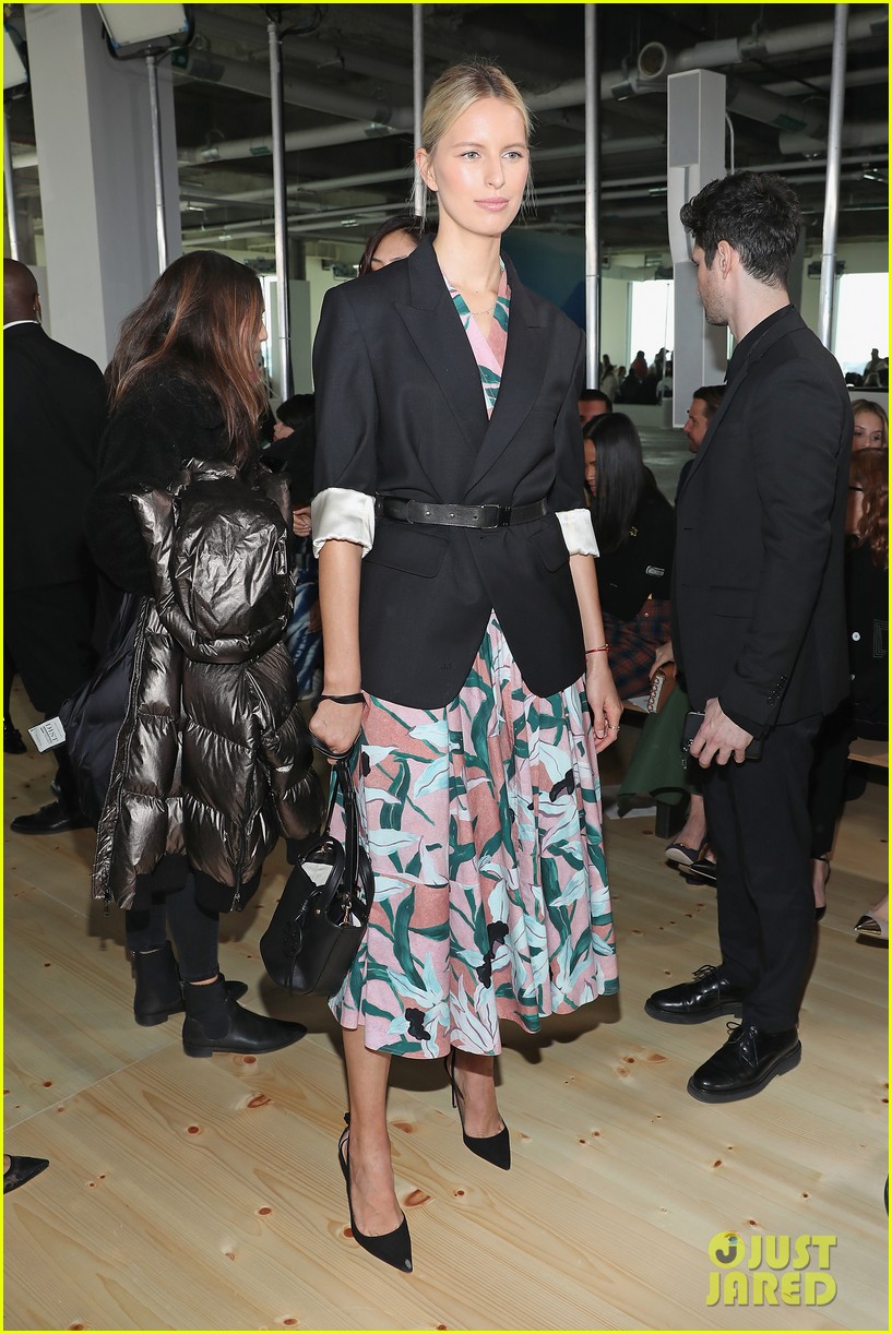 Zoe Saldana, Naomi Watts & Mindy Kaling Buddy Up at Tory Burch NYFW ...
