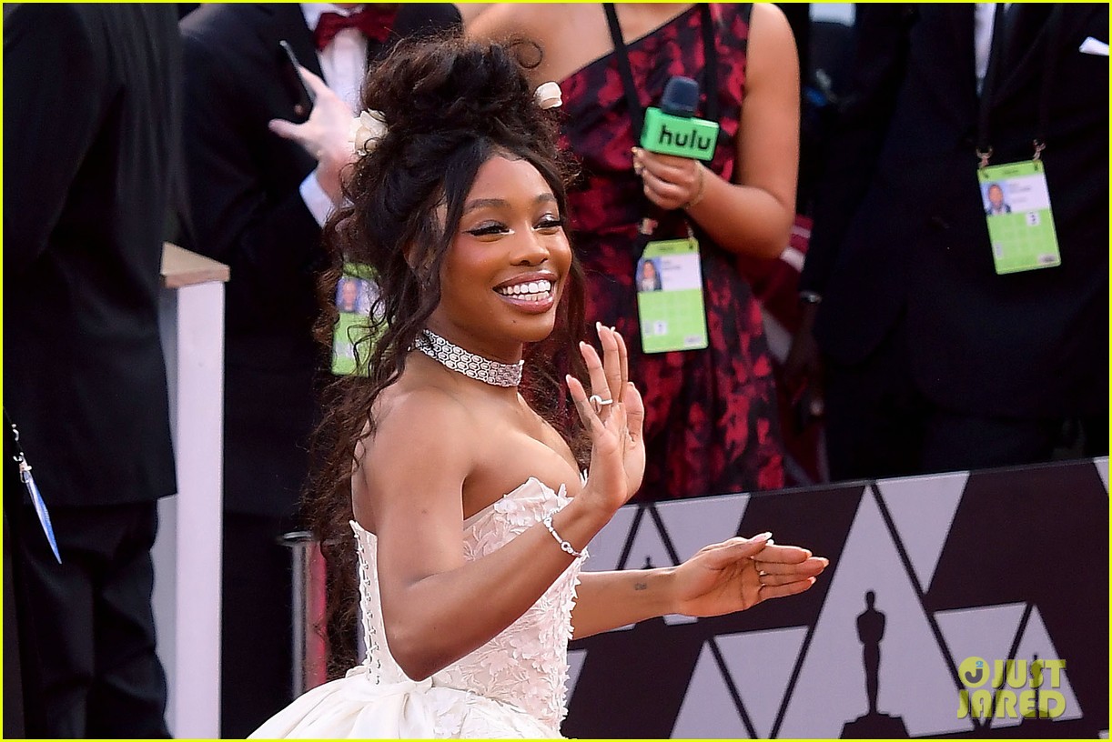 SZA Gets Ethereal on Oscars 2019 Red Carpet!: Photo 4245703 | Oscars ...