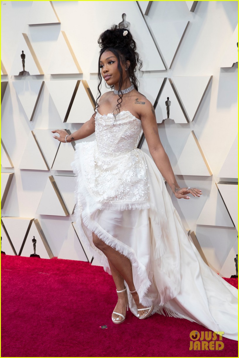 SZA Gets Ethereal on Oscars 2019 Red Carpet!: Photo 4245705 | Oscars ...