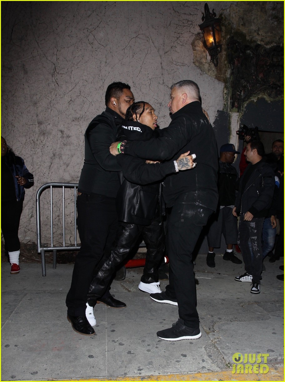 Tyga Gets Forcibly Kicked Out of Floyd Mayweather's Birthday Party in ...