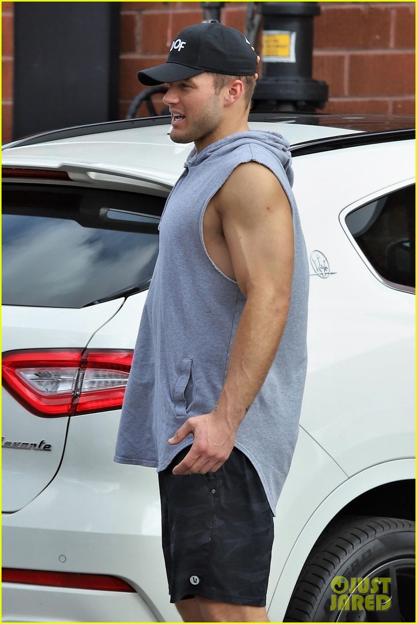 The Bachelor's Colton Underwood Bares Buff Muscles After a Workout with ...