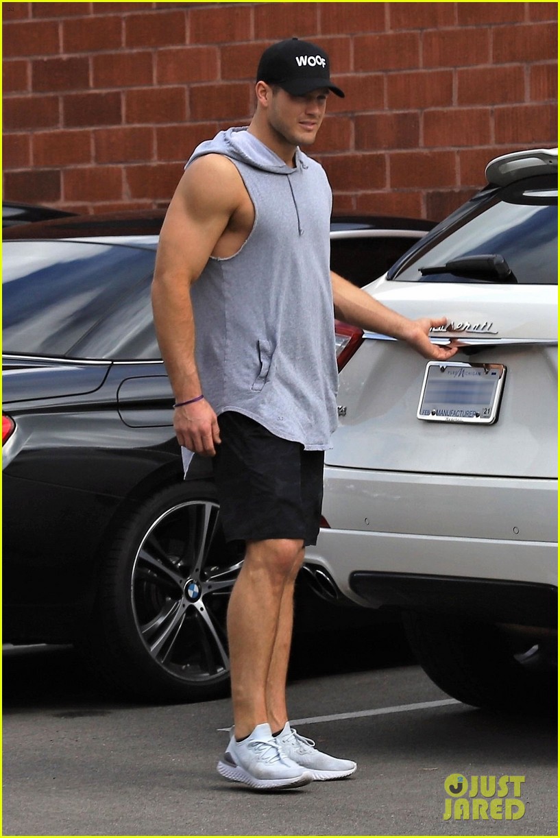The Bachelor's Colton Underwood Bares Buff Muscles After a Workout with ...