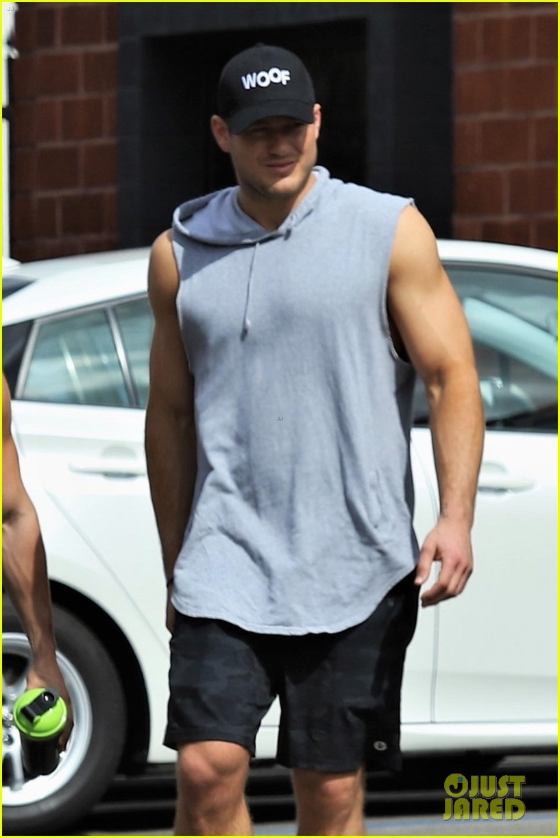 The Bachelor's Colton Underwood Bares Buff Muscles After a Workout with ...