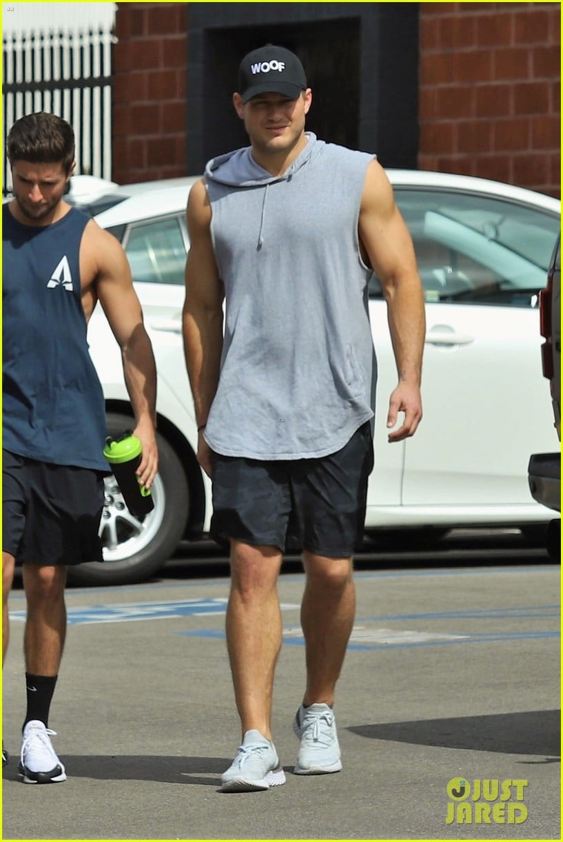 The Bachelor's Colton Underwood Bares Buff Muscles After a Workout with ...