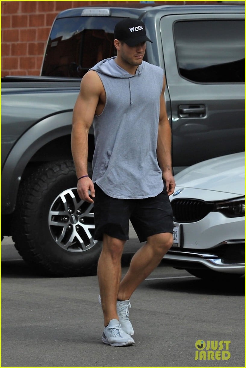 The Bachelor's Colton Underwood Bares Buff Muscles After a Workout with ...