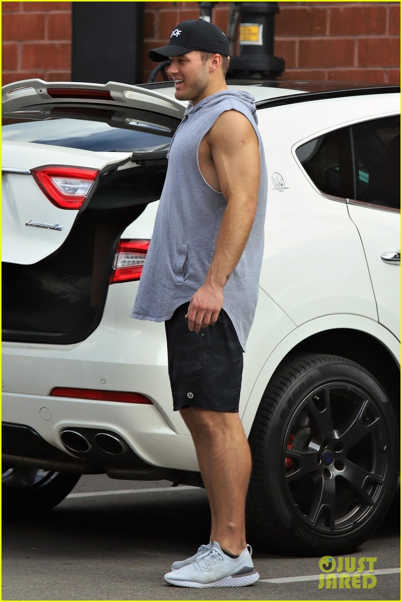 The Bachelor's Colton Underwood Bares Buff Muscles After a Workout with ...