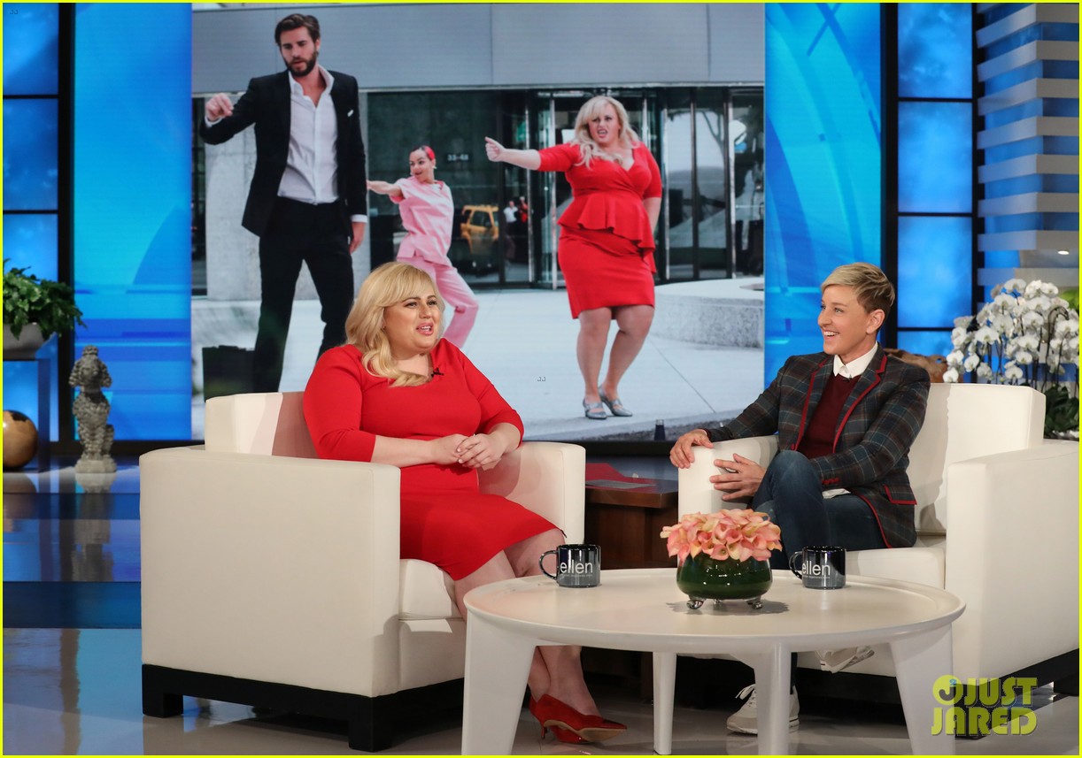 Rebel Wilson Tells 'Ellen' She Was Surprised Liam Hemsworth Is Funny ...