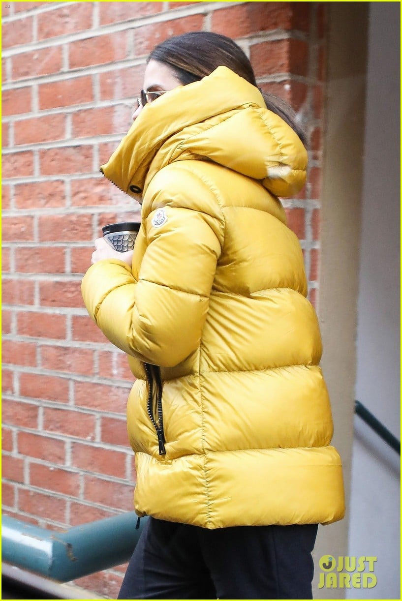 Sandra Bullock Stays Warm in Puffy Yellow Coat for Errand Run: Photo ...