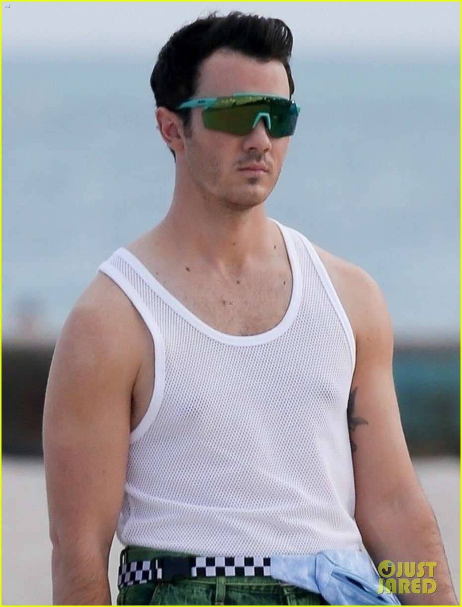 Jonas Brothers Throw Huge Beach Party for Music Video in Miami!: Photo ...