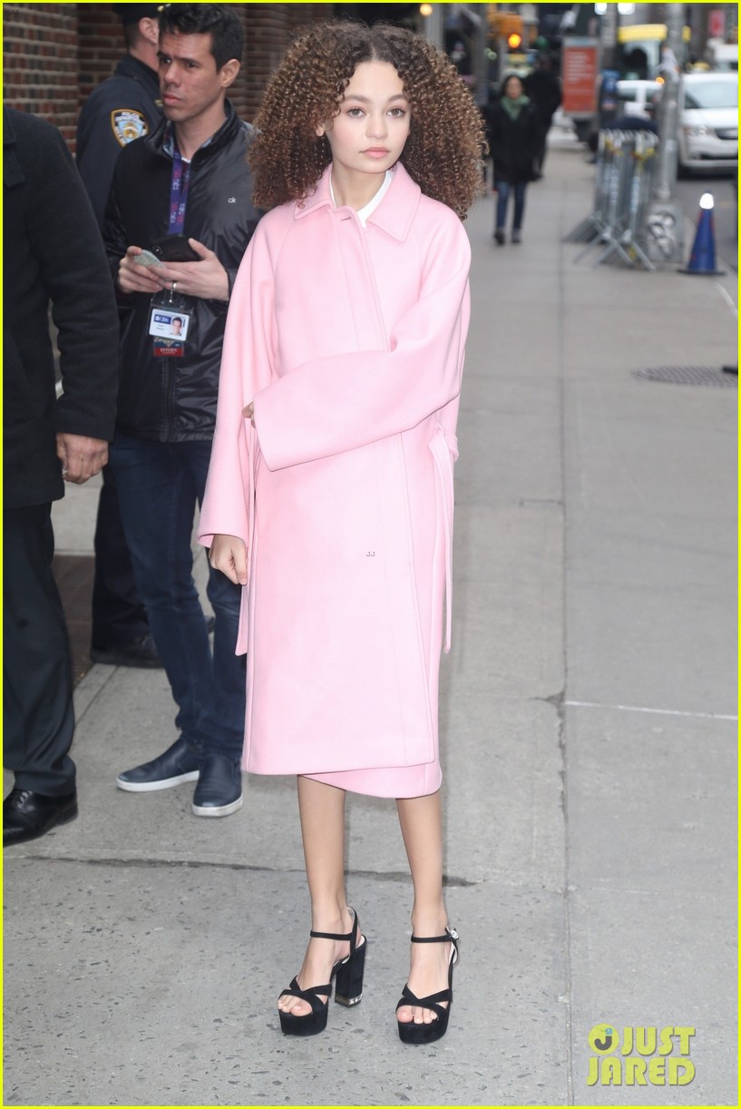 Dumbo's Nico Parker Didn't Want Her Famous Parents' Advice: Photo ...