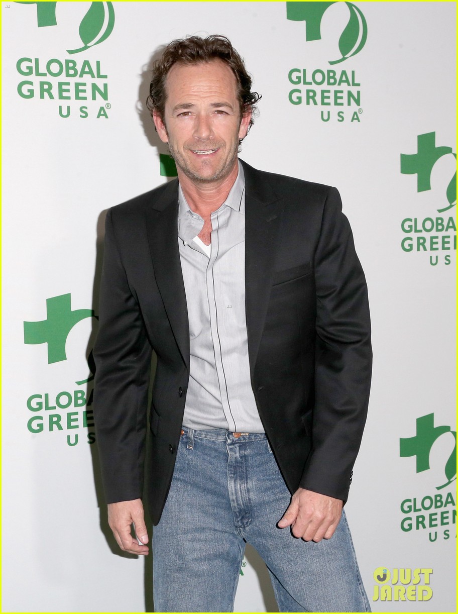 Luke Perry Dead - 'Riverdale' & '90210' Star Dies at 52 After Reported ...