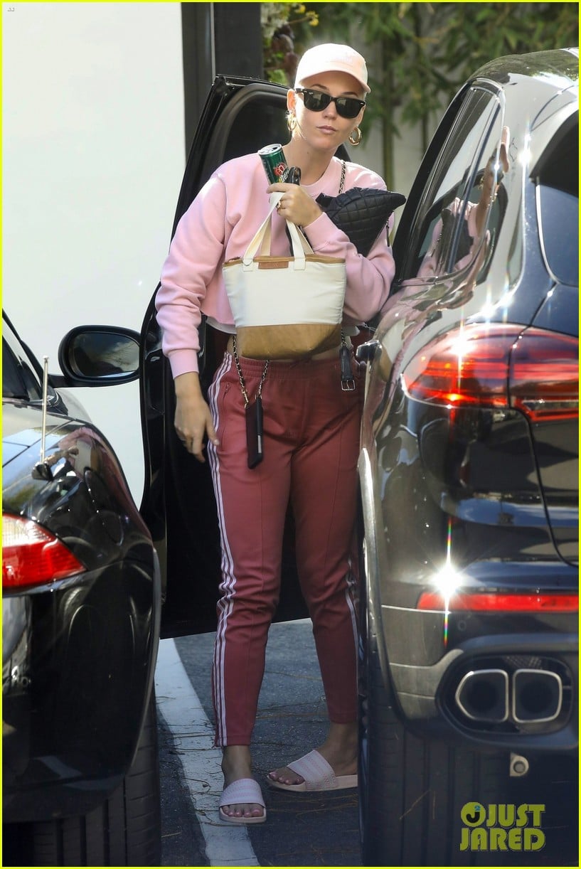 Katy Perry Goes Sporty While Running Errands in L.A.: Photo 4260121 ...