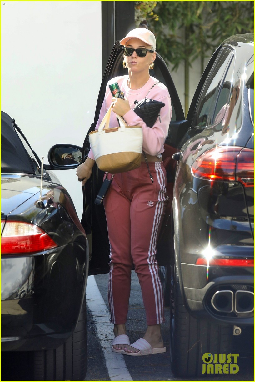 Katy Perry Goes Sporty While Running Errands in L.A.: Photo 4260123 ...