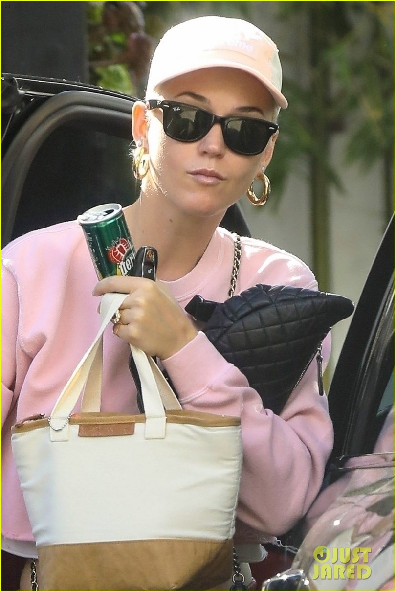 Katy Perry Goes Sporty While Running Errands in L.A.: Photo 4260124 ...