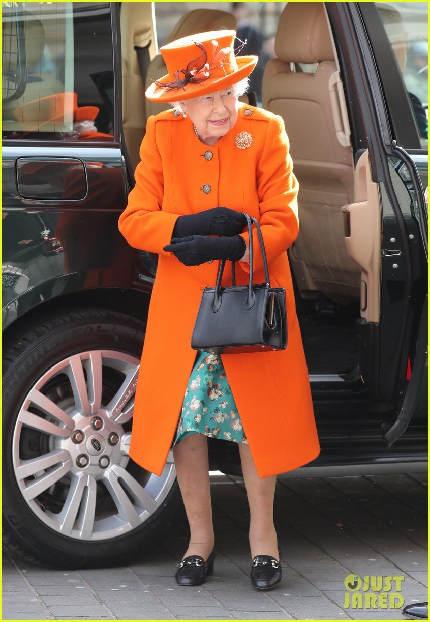 Queen Elizabeth Posts Her First Ever Instagram Picture: Photo 4253031 ...
