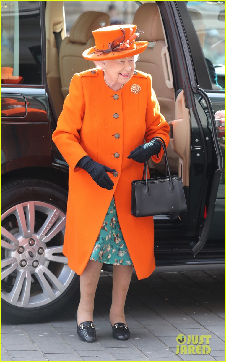Queen Elizabeth Posts Her First Ever Instagram Picture: Photo 4253032 ...