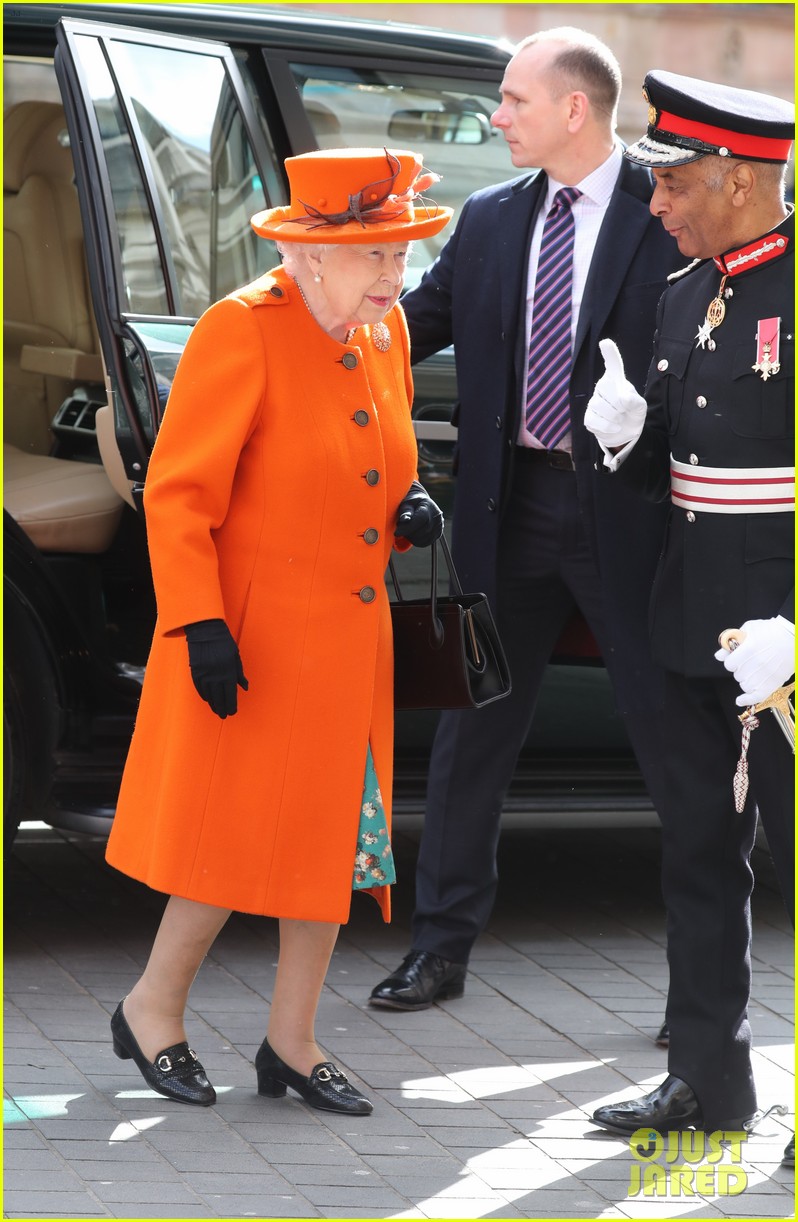 Queen Elizabeth Posts Her First Ever Instagram Picture: Photo 4253034 ...