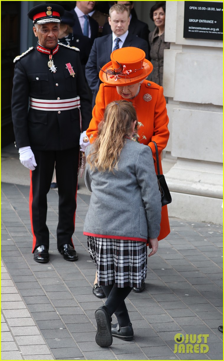 Queen Elizabeth Posts Her First Ever Instagram Picture: Photo 4253038 ...