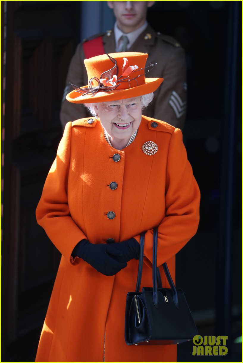 Queen Elizabeth Posts Her First Ever Instagram Picture: Photo 4253040 ...