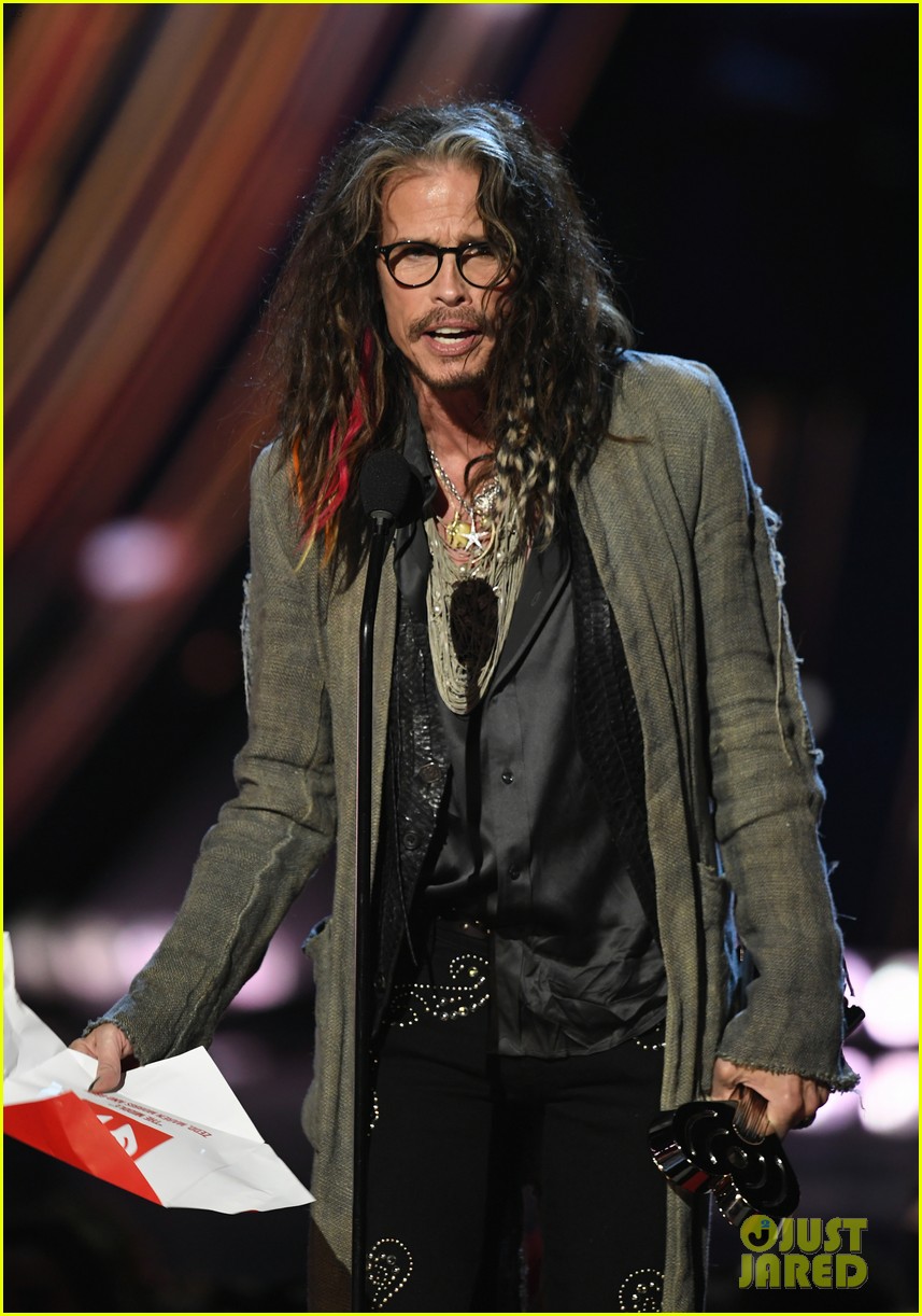 Steven Tyler Presents Song of the Year at iHeartRadio Music Awards 2019 ...