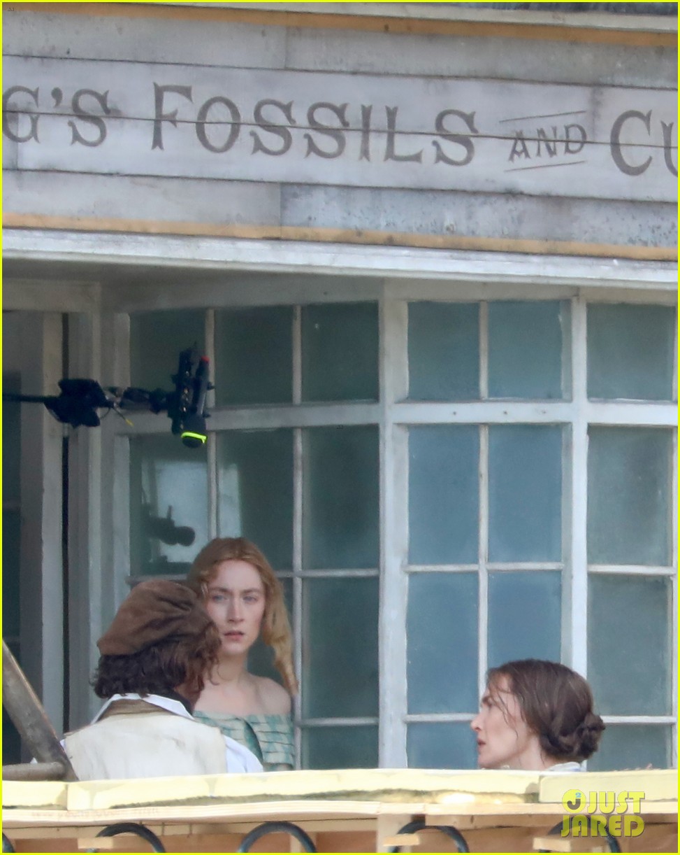 Kate Winslet & Saoirse Ronan Argue with a Window Cleaner on 'Ammonite ...
