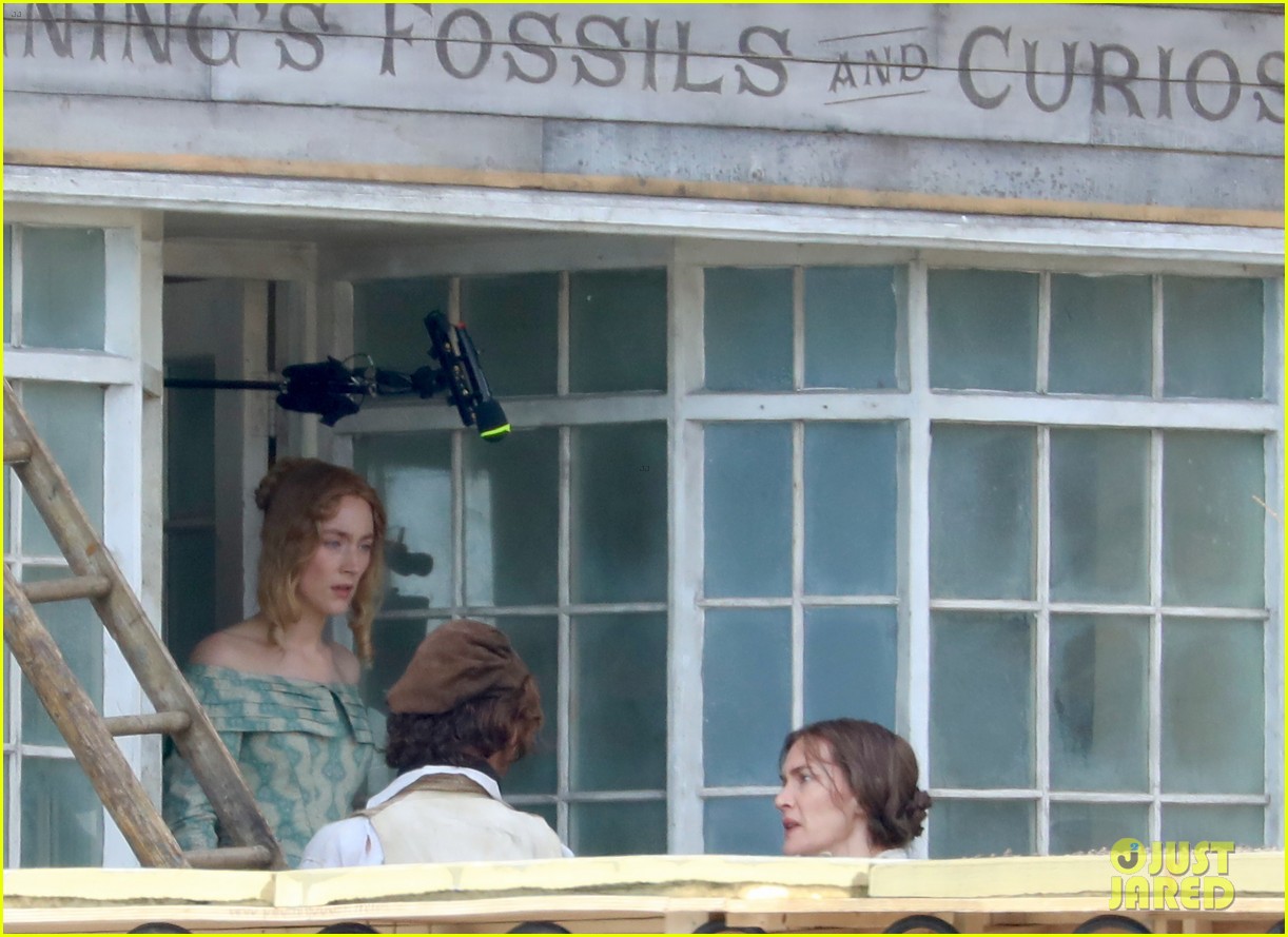 Kate Winslet & Saoirse Ronan Argue with a Window Cleaner on 'Ammonite ...