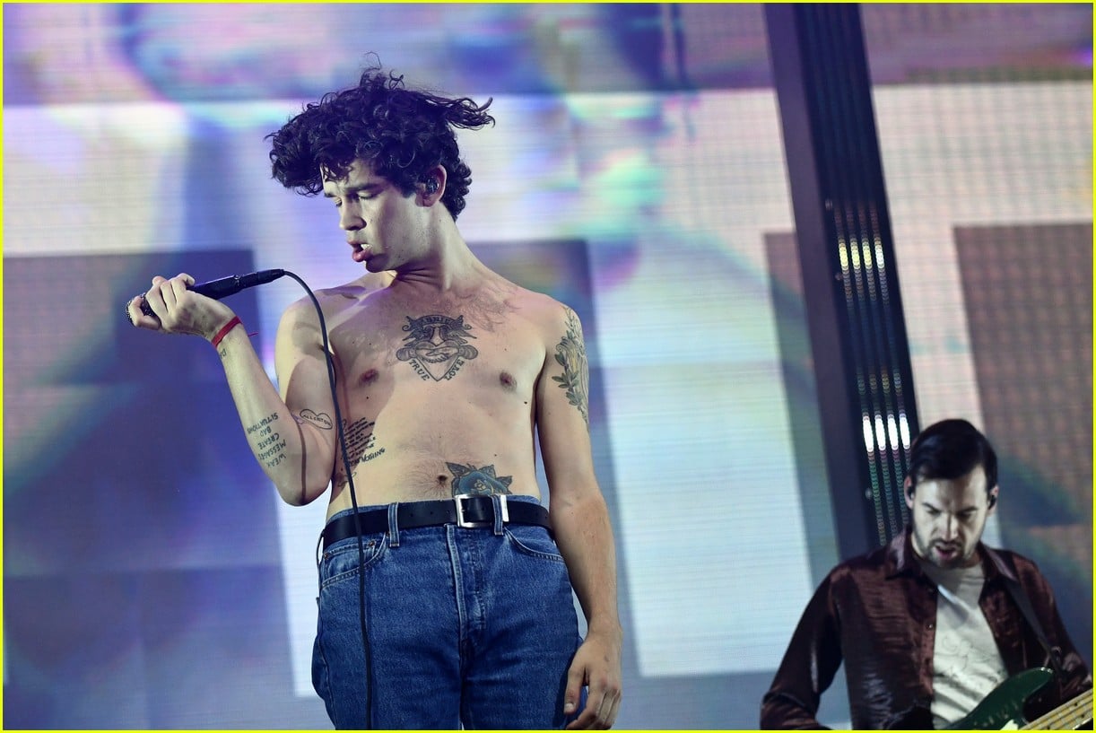 The 1975's Matt Healy Goes Shirtless For Coachella 2019 Weekend 2 ...