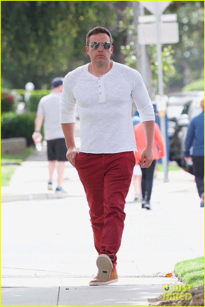 Ben Affleck Steps Out After Splitting with Lindsay Shookus: Photo ...